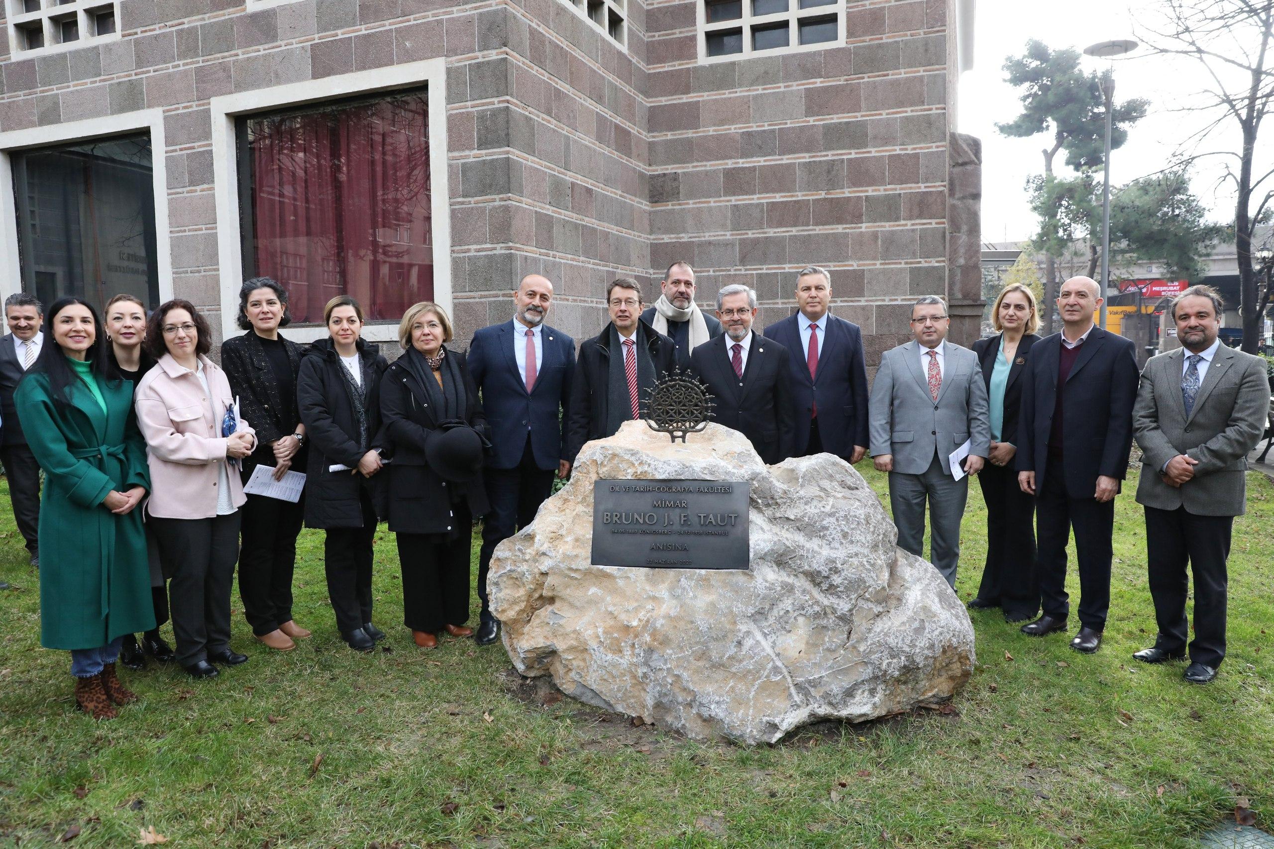 Dil ve Tarih-Coğrafya Fakültesine “Bruno Taut” Anıtı – Ankara Üniversitesi